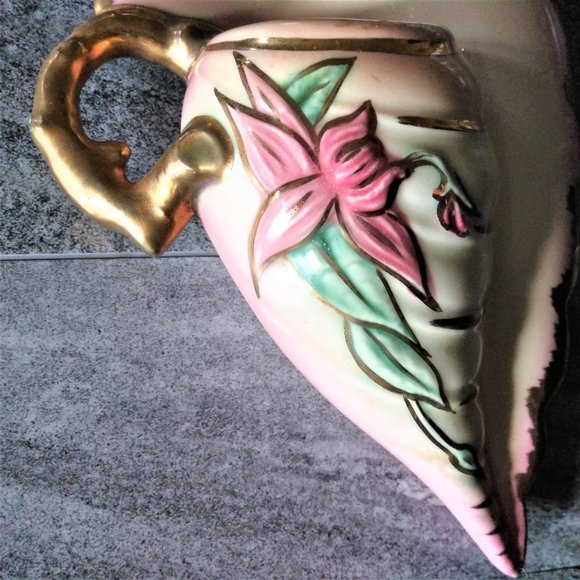 Hall | Wall Decor | Vintage Hull Pottery Wall Pocket Vase | Poshmark